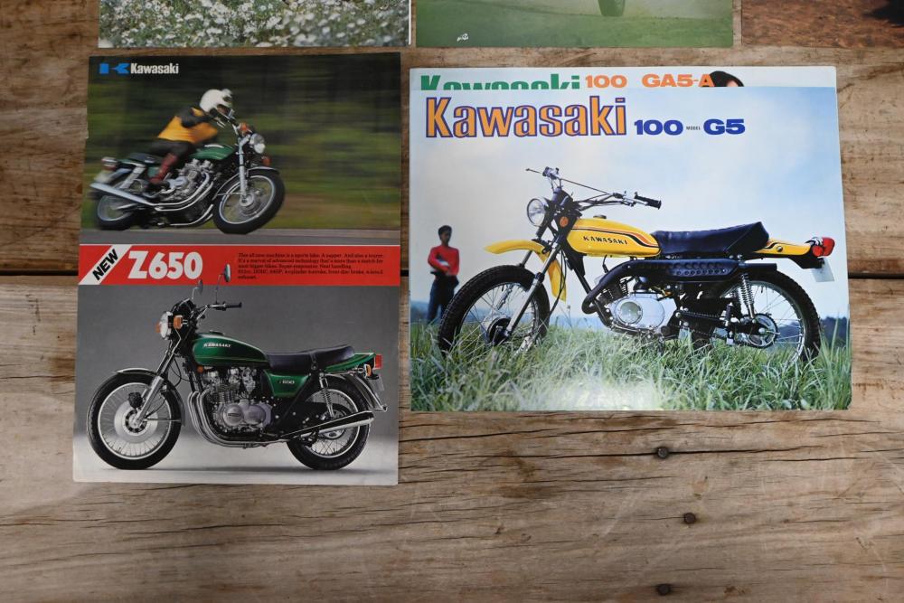 KAWASAKI: A group of 1970's Kawasaki colour brochures. 100 G5, 100 GA5-A, 125 F6, KH125, Z200 ...