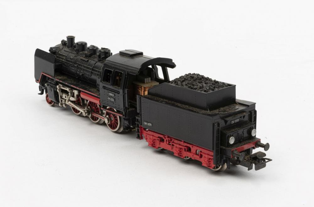 MARKLIN: A Marklin 3003 2-6-0 steam locomotive with tender, circa late ...
